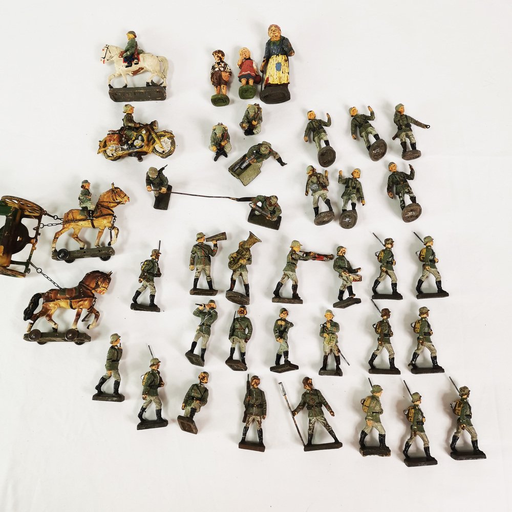 German Soldier Figurines, 1930s, Set of 40 for sale at Pamono