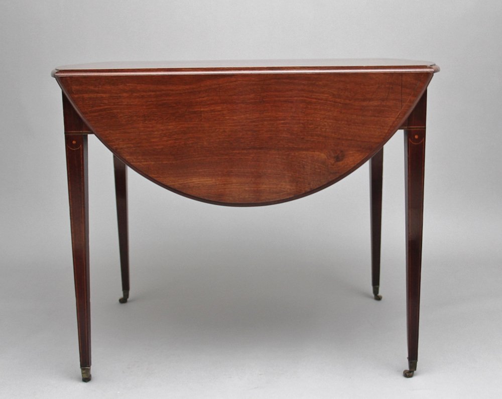 18th Century Mahogany Oval Pembroke Table, 1780s for sale at Pamono