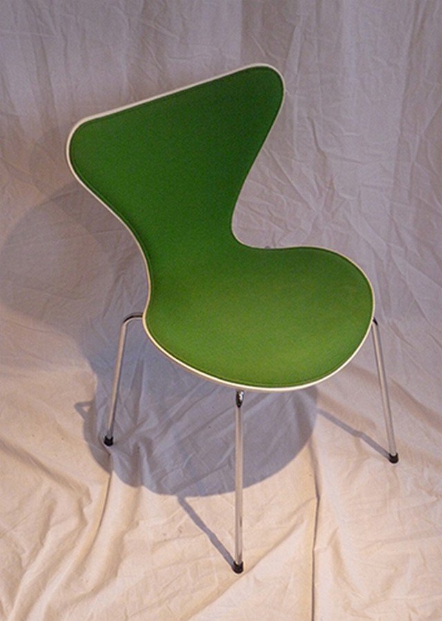 Model 3107 Chair by Arne Jacobsen for Fritz Hansen for sale at Pamono