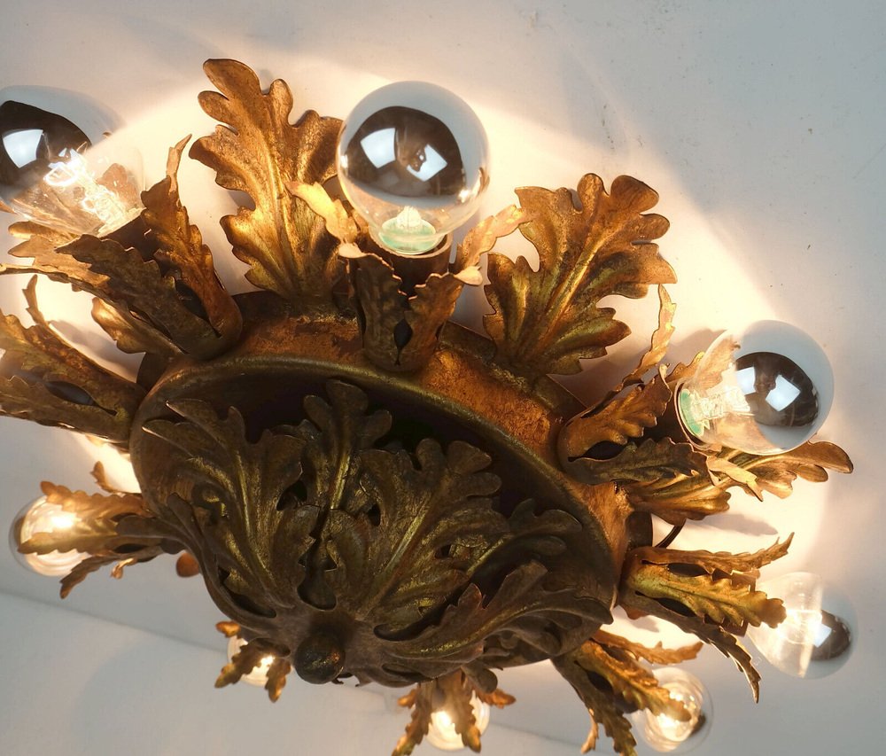 Italienische Vintage Florentiner Deckenlampe im Hollywood Regency Stil mit Metallblättern von ...