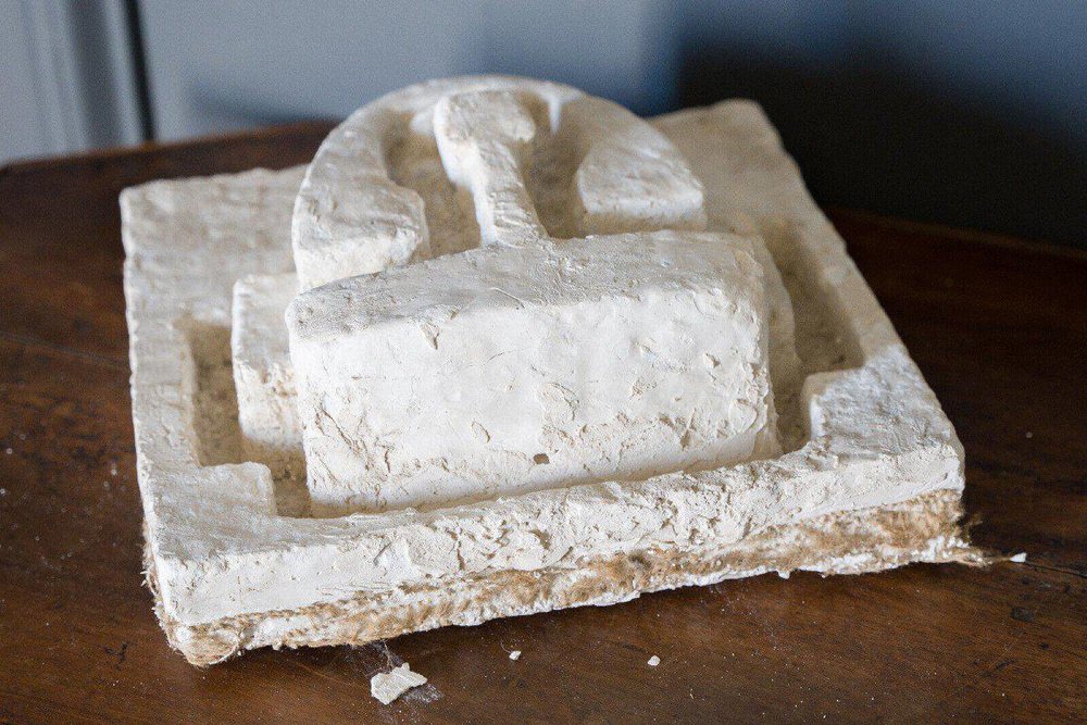 Artist's Studio Cube Face Plaster Sculpture, 1950 for sale at Pamono