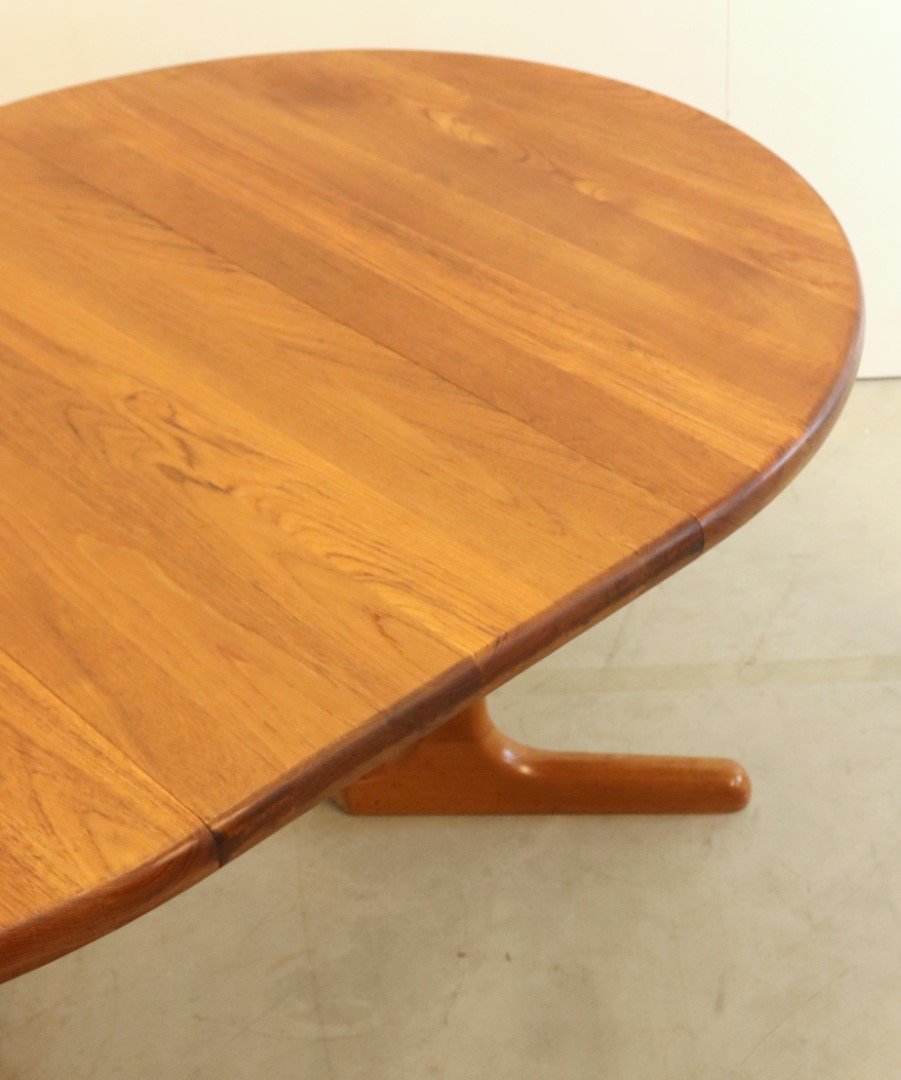 Vintage Round Table from Dyrlund for sale at Pamono