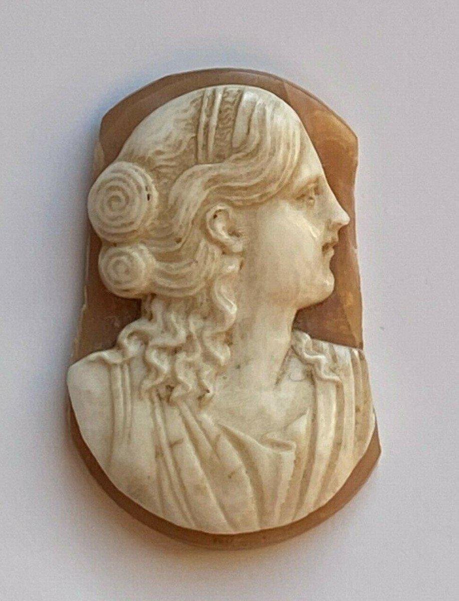 18th Century Cameo Profile of Woman in Agate for sale at Pamono