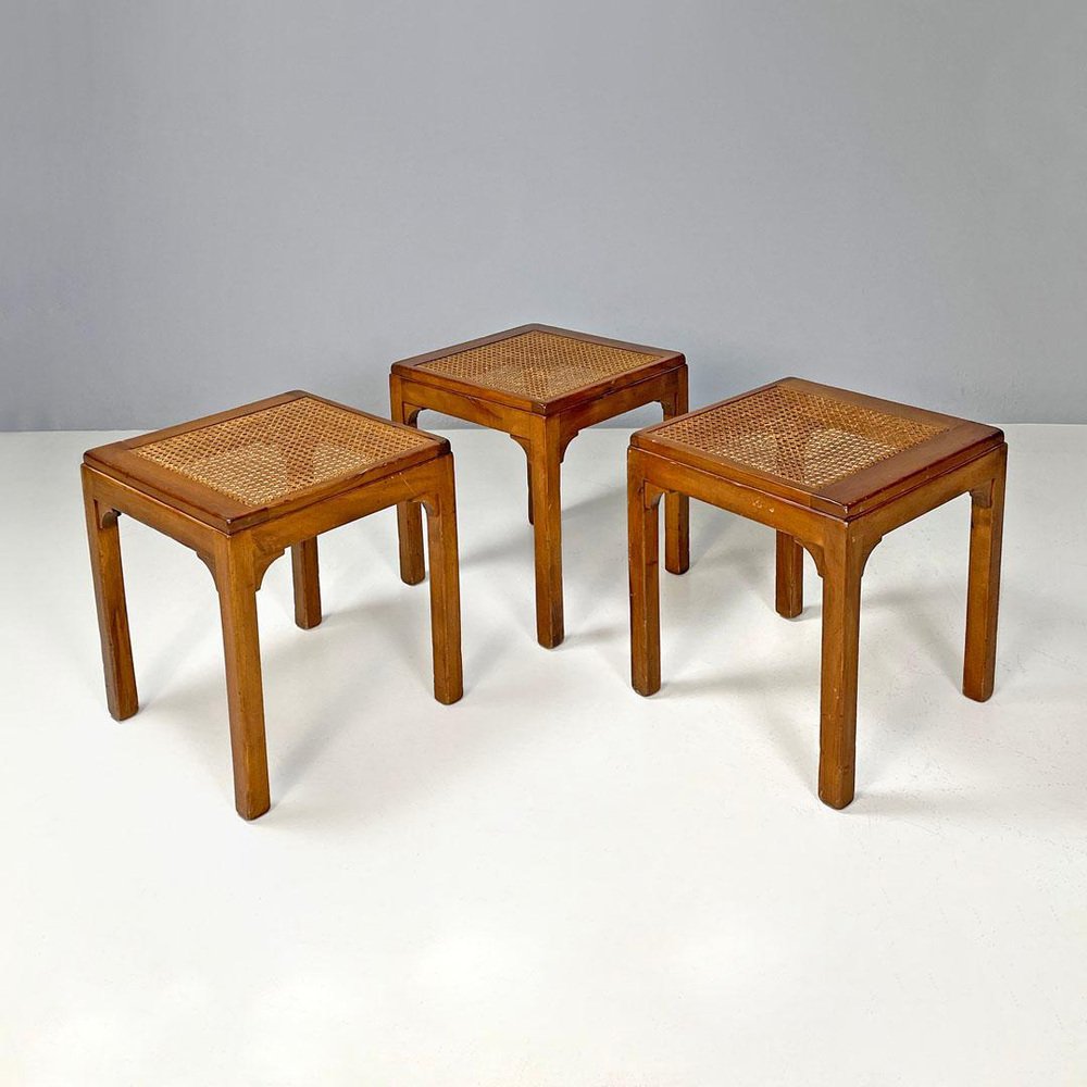 Italienische Mid-Century Modern Quadratische Hocker aus Holz & Wiener Stroh, 1960er, 3er Set bei ...