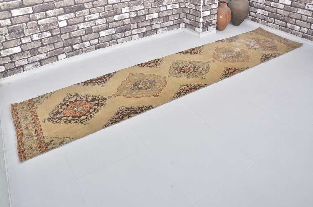 Turkish Wool Runner Rug, 1960s for sale at Pamono