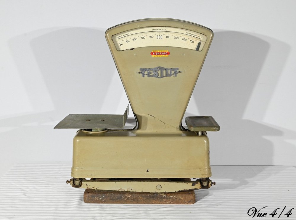 Semi-Automatic Scale in Bakelite, 1920s for sale at Pamono