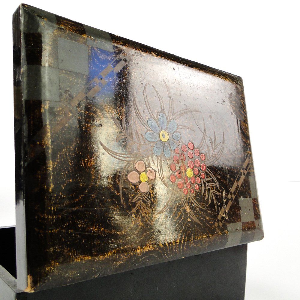 Japanese Lacquerware Box, 1920s for sale at Pamono