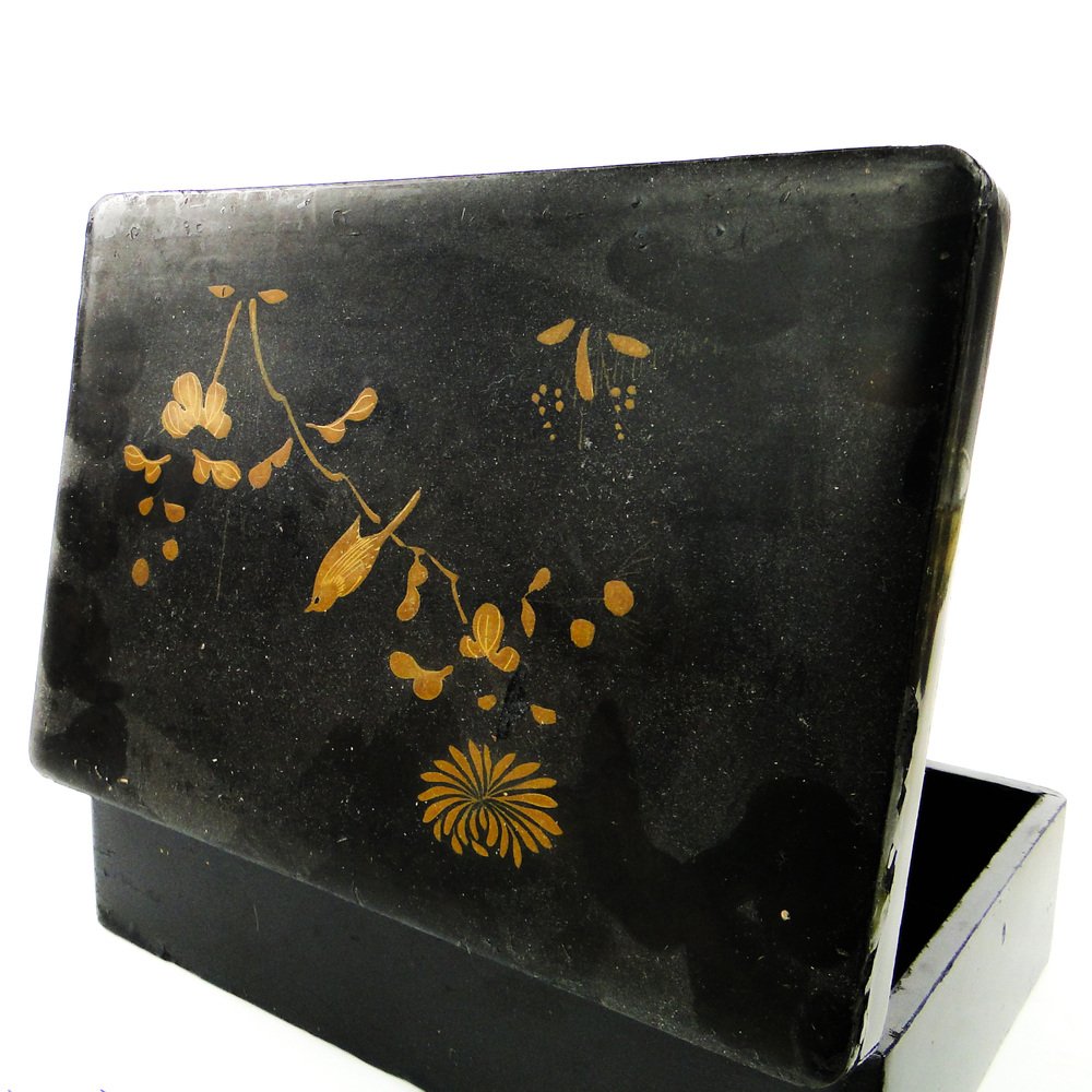 Japanese Lacquerware Box, 1920s for sale at Pamono