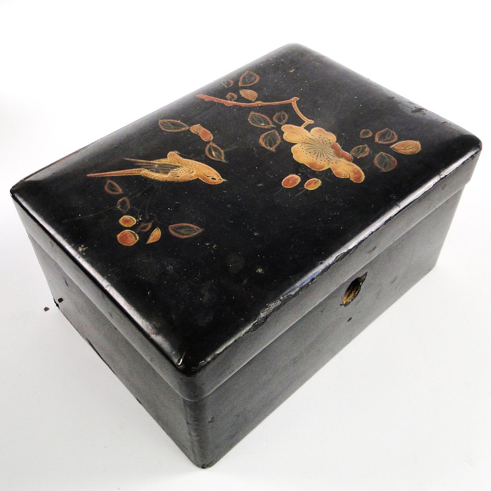 Japanese Lacquerware Box, 1920s for sale at Pamono