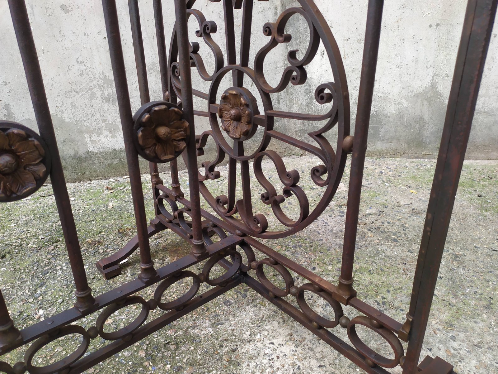 Antique Wrought Iron Table for sale at Pamono