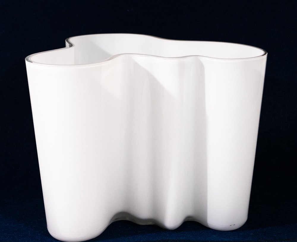 Large White Savoy Vase by Alvar Aalto, 1970s for sale at Pamono