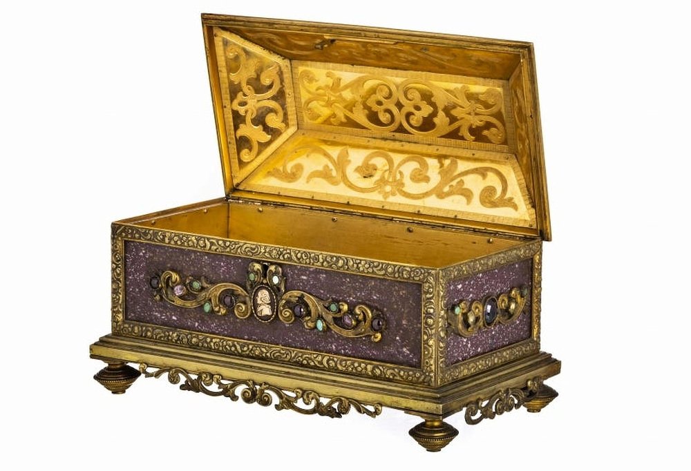Italian Box Safe, 17th Century for sale at Pamono