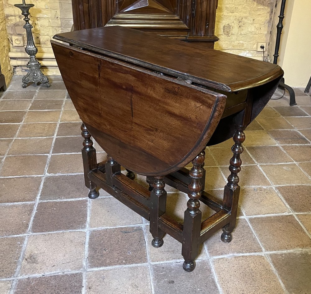 17th Century Oak Gateleg Table for sale at Pamono