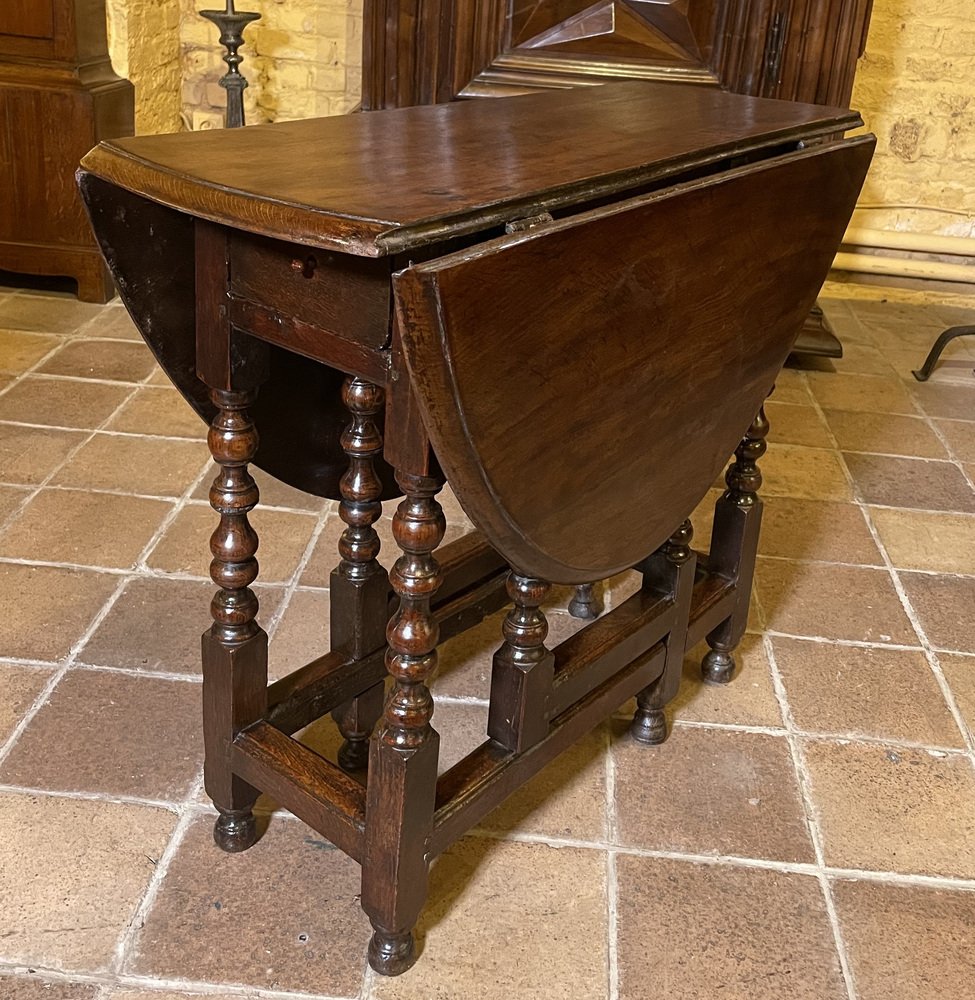 17th Century Oak Gateleg Table for sale at Pamono