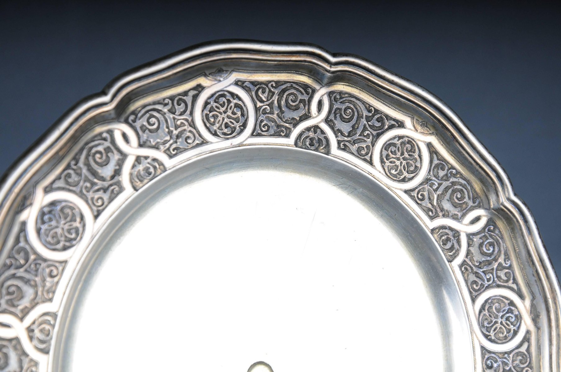 Antique Russian Plate in Silver for sale at Pamono