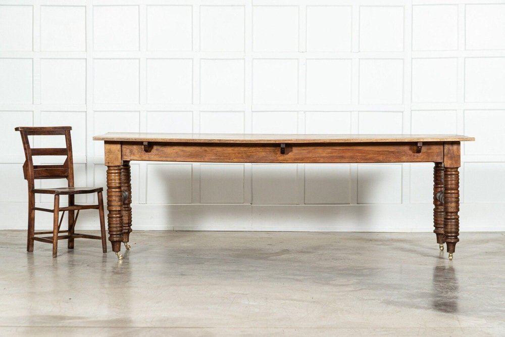 Large 19th Century English Oak Table, 1890s for sale at Pamono