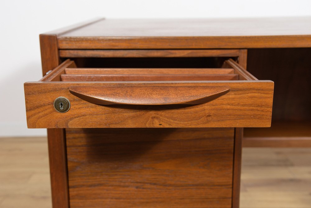Mid-Century Walnut Desk by Jens Risom for Jens Risom Design, 1960s for ...