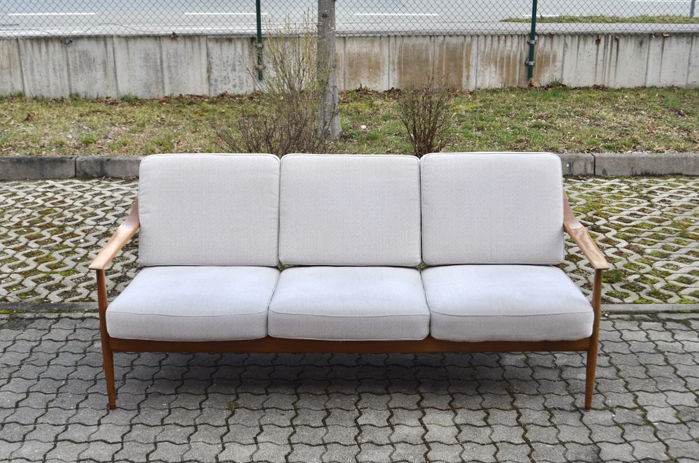 Mid-Century Walnut Sofa from Knoll Antimott, 1960s for sale at Pamono