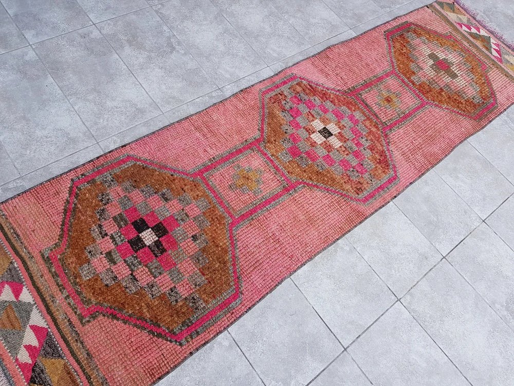 Turkish Wool Hallway Rug, 1960s for sale at Pamono