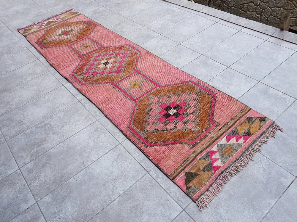 Turkish Wool Hallway Rug, 1960s for sale at Pamono