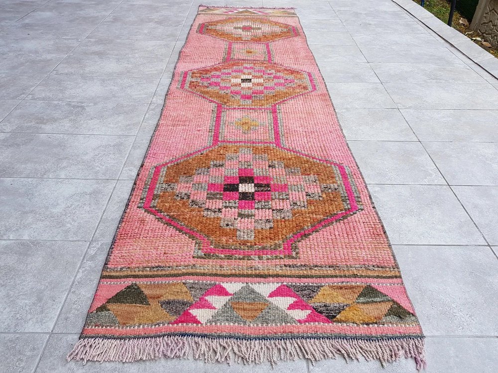 Turkish Wool Hallway Rug, 1960s for sale at Pamono