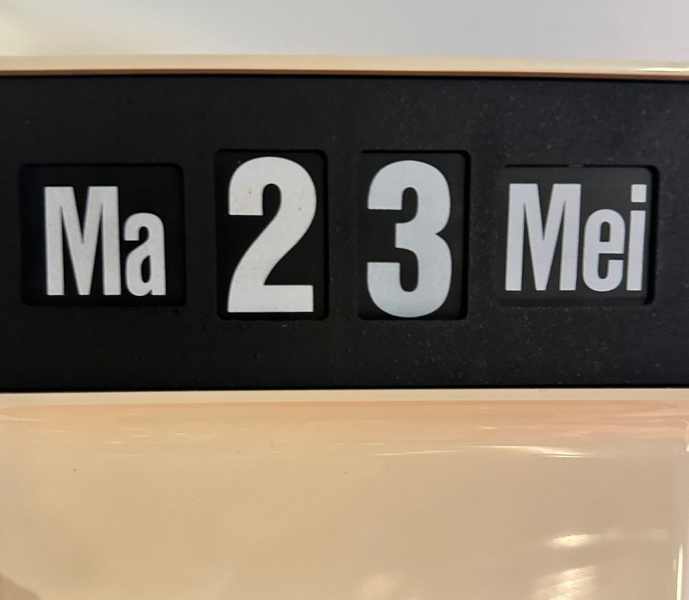 Maxi Date Perpetual Calenders Mid-Century color crema di Halm per Arlac ...