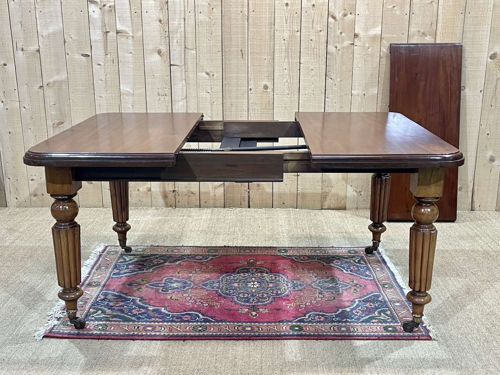 Victorian Table in Mahogany for sale at Pamono