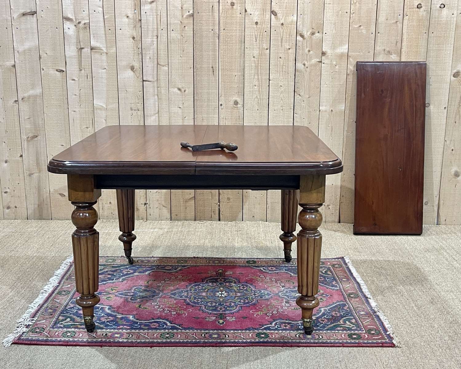 Victorian Table in Mahogany for sale at Pamono