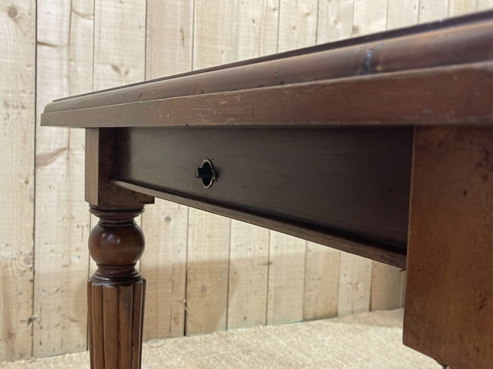 Victorian Table in Mahogany for sale at Pamono