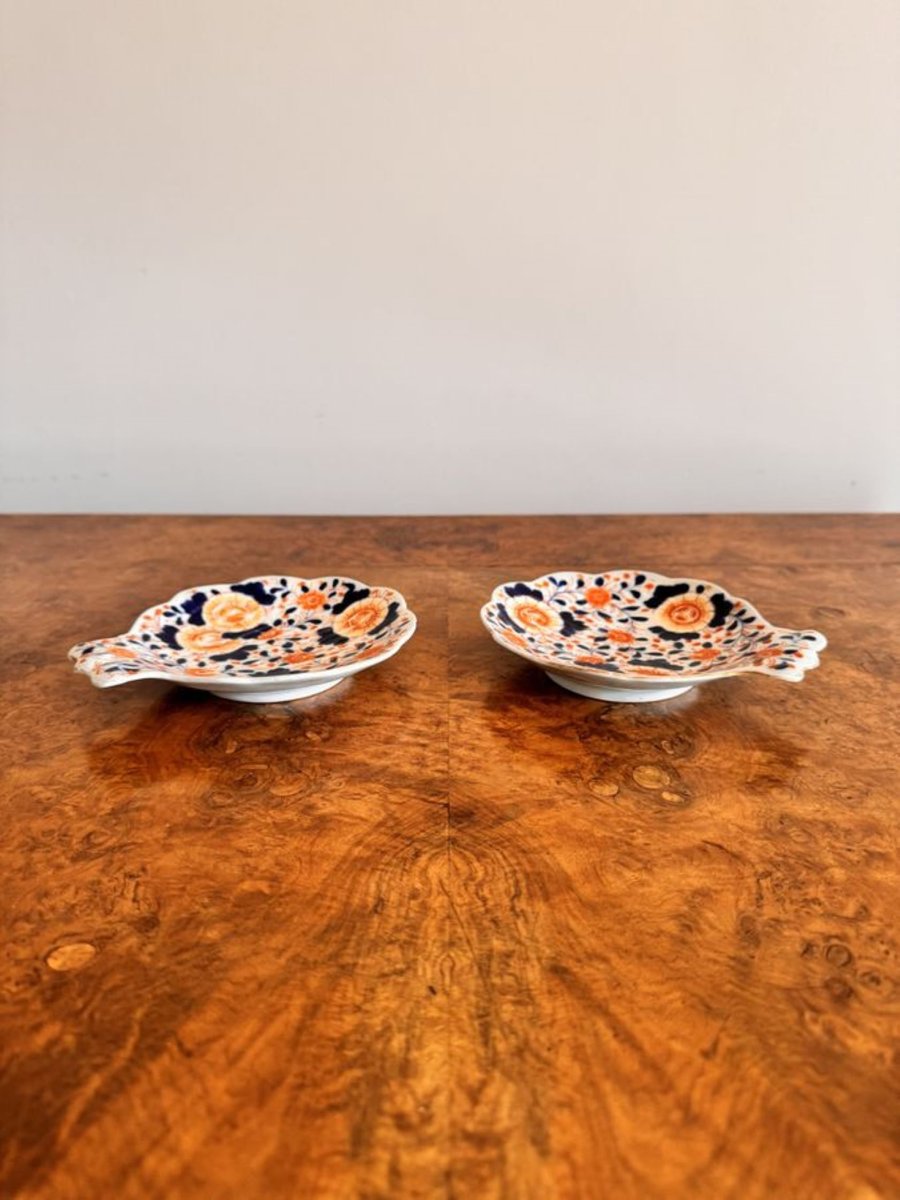 Japanese Imari Shell Shaped Plates, 1900s, Set of 2 for sale at Pamono