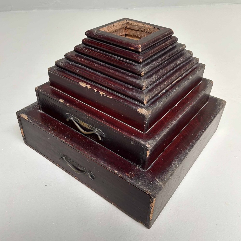 Meiji Period Pyramid-Shaped Altar Cabinet, Japan, 1890s for sale at Pamono