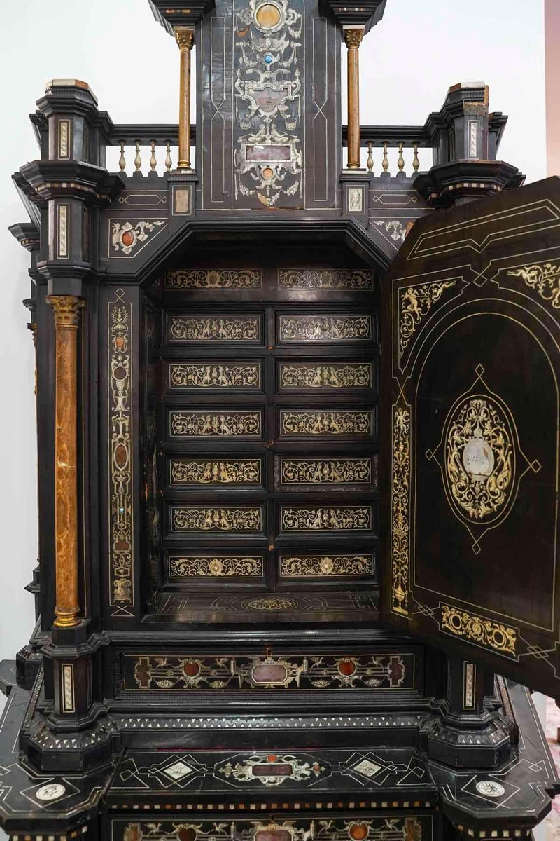 Antique Italian Cabinet for sale at Pamono