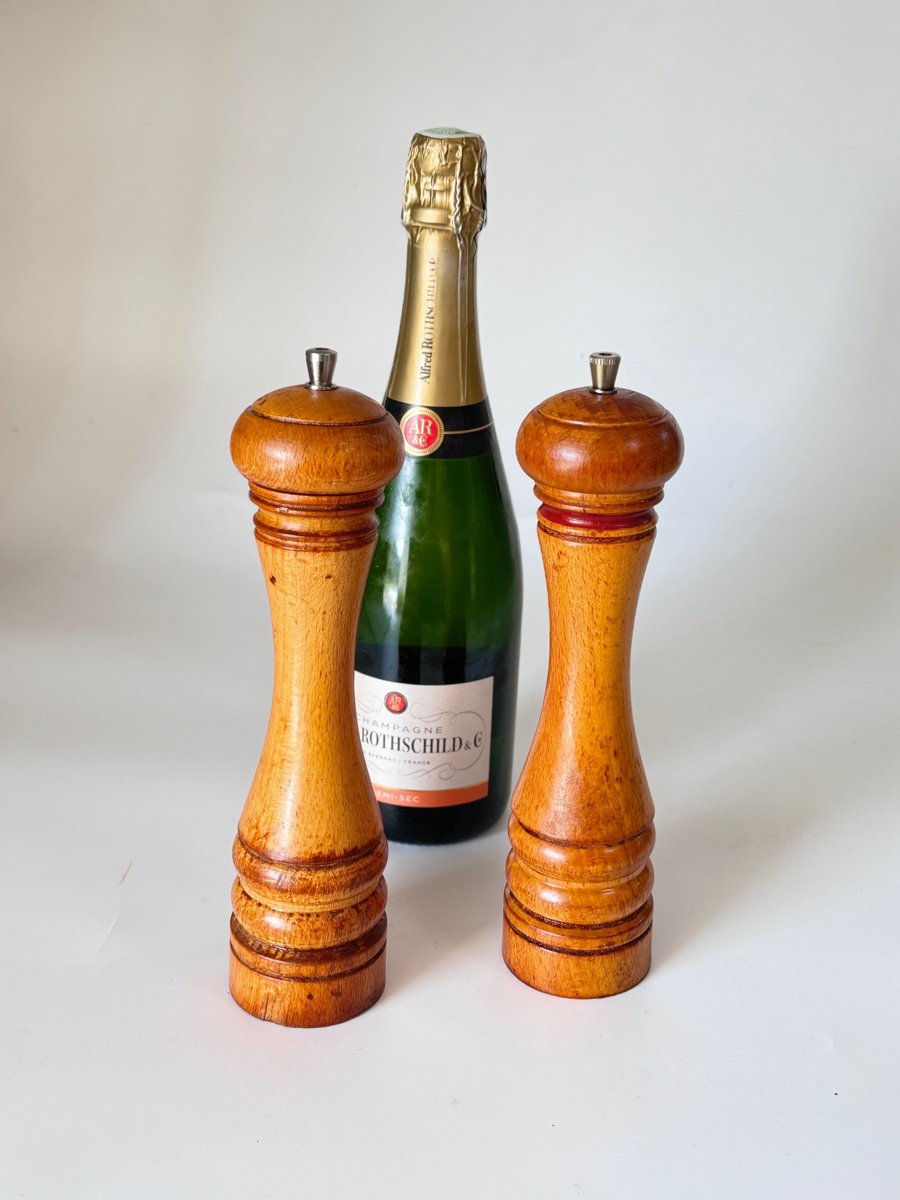 Mid-Century Modern Salt and Pepper Shaker, Set of 2 for sale at Pamono