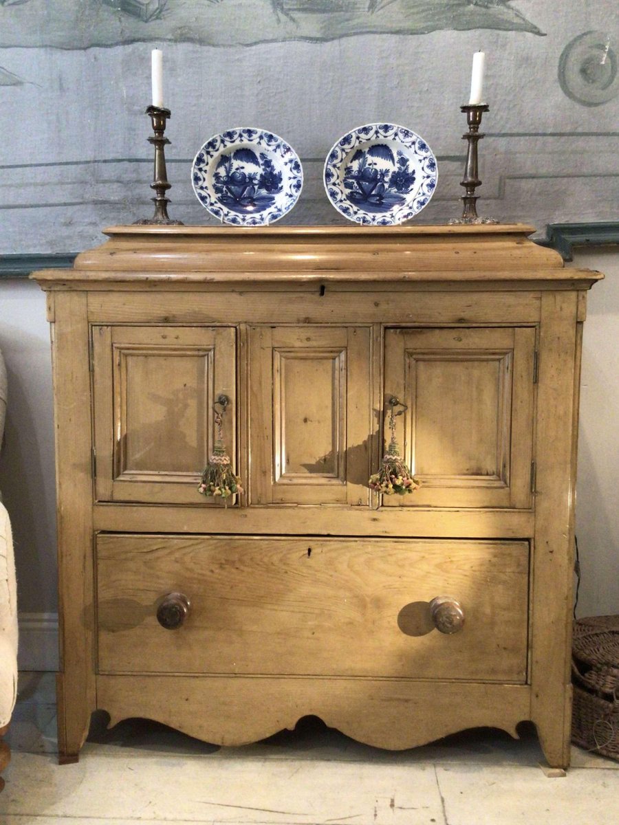 Antique English Country Pine Buffet for sale at Pamono