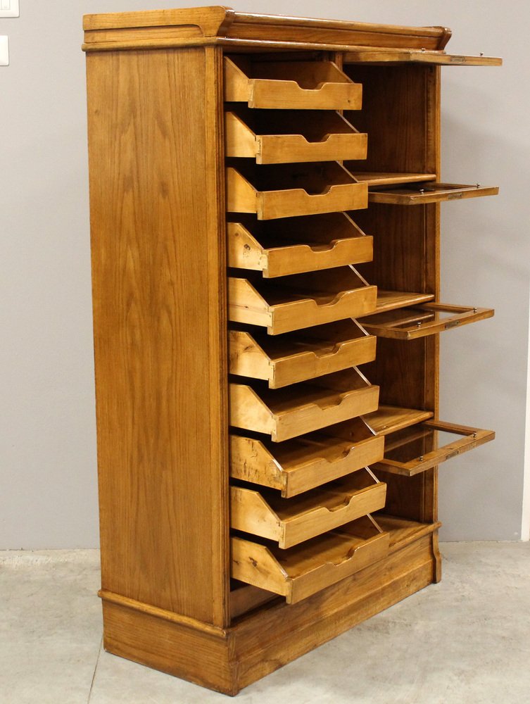 Italian Oak Filing Cabinet, 1920s for sale at Pamono
