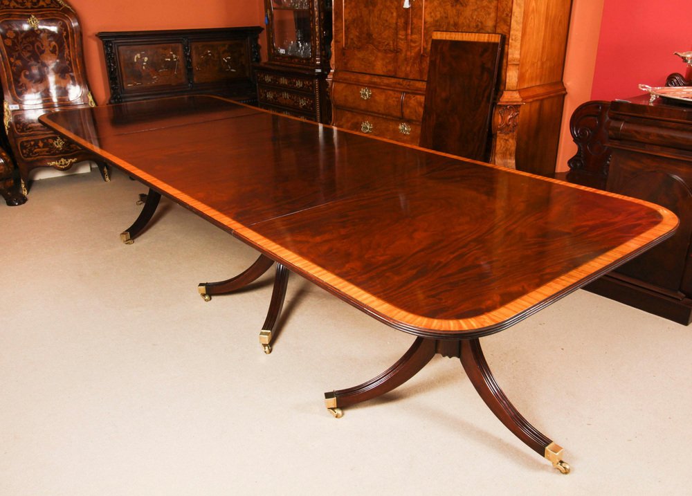 Regency Revival Crossbanded Dining Table, 1980s for sale at Pamono
