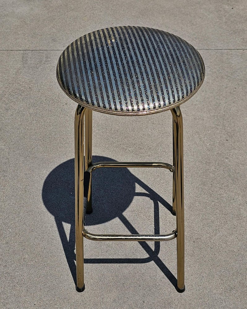 Mid-Century Modern Home Cocktail Bar with Bar Stools and Mirror ...