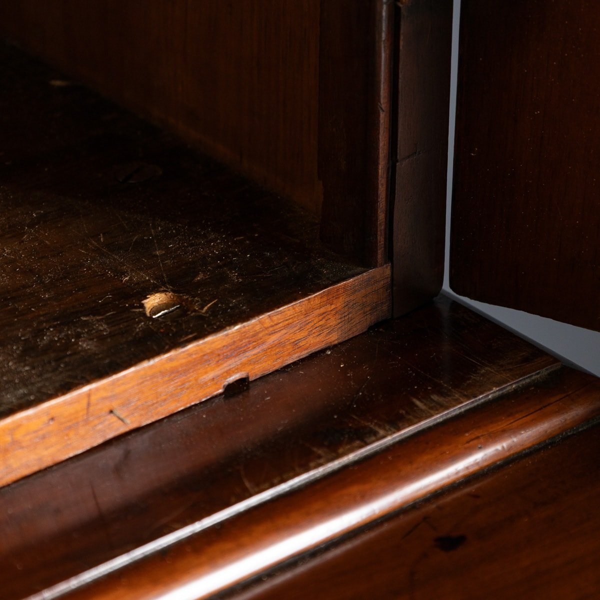 Victorian Mahogany Gun Shop Display Cabinet, 1880s for sale at Pamono