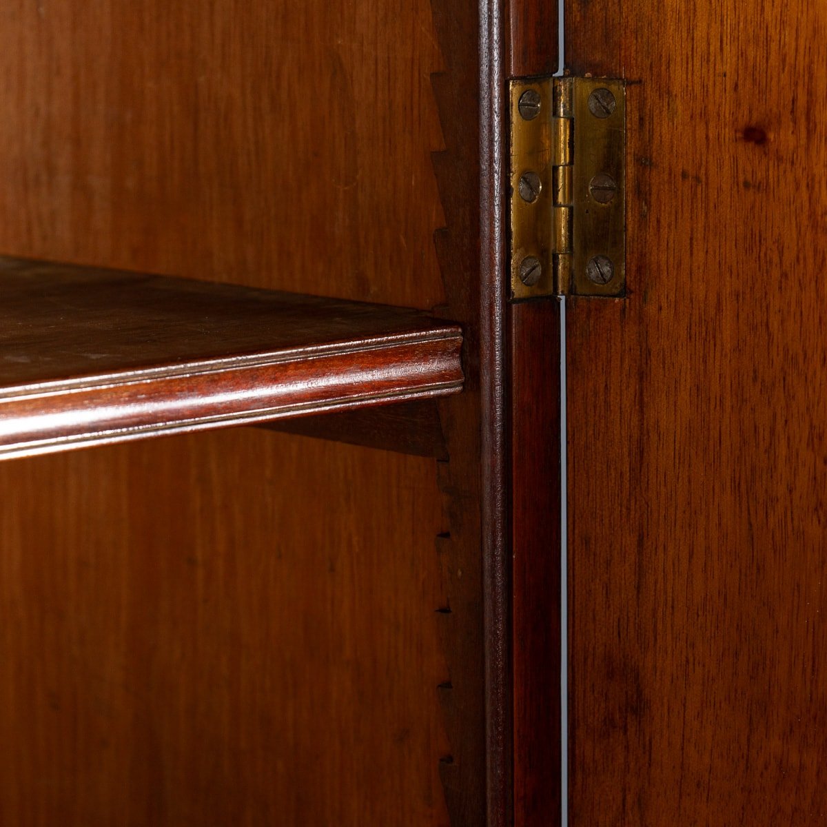 Victorian Mahogany Gun Shop Display Cabinet, 1880s for sale at Pamono