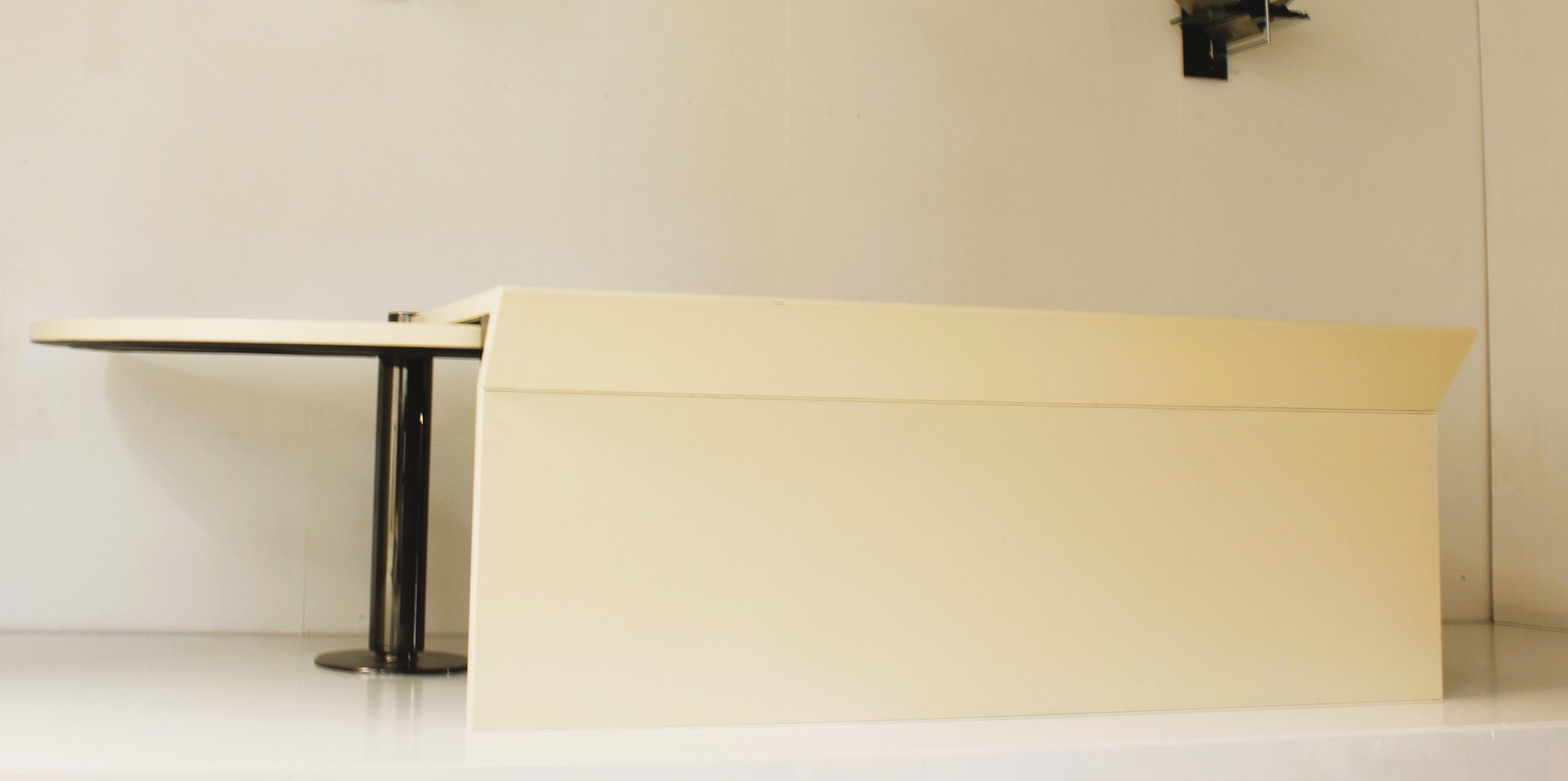 Large Ceo Executive Desk by Ferdinand Porsche for Castelli for sale at ...