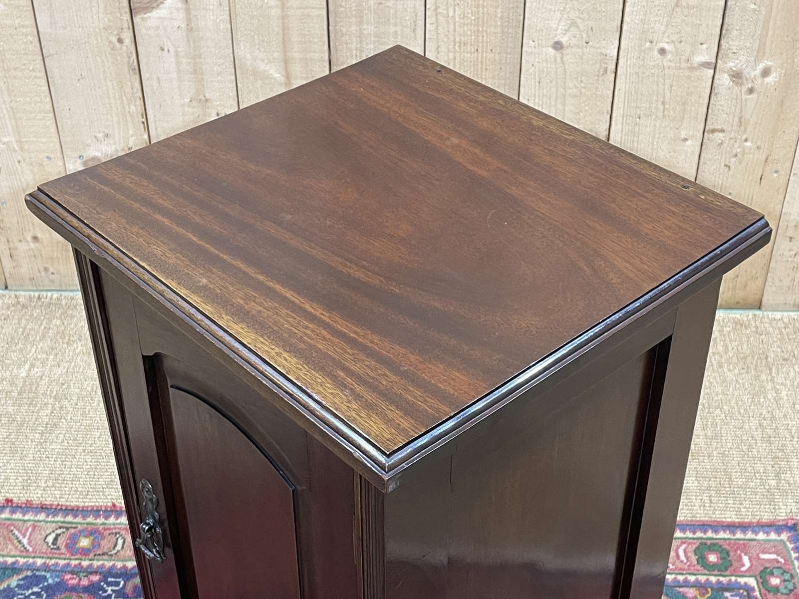 English Mahogany Bedside Table, 1930s for sale at Pamono