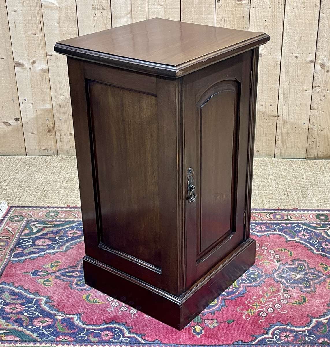 English Mahogany Bedside Table, 1930s for sale at Pamono