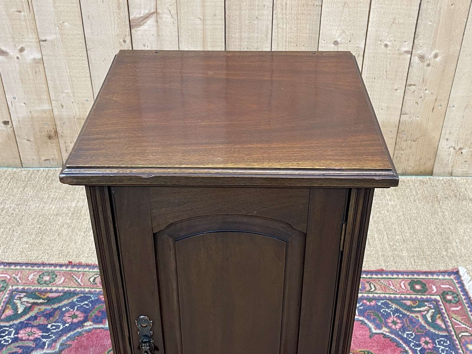 English Mahogany Bedside Table, 1930s for sale at Pamono