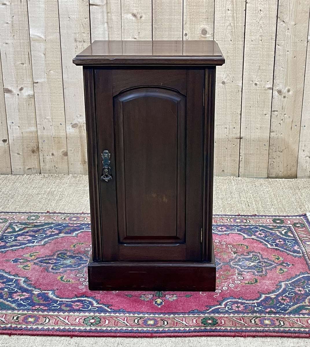 English Mahogany Bedside Table, 1930s for sale at Pamono