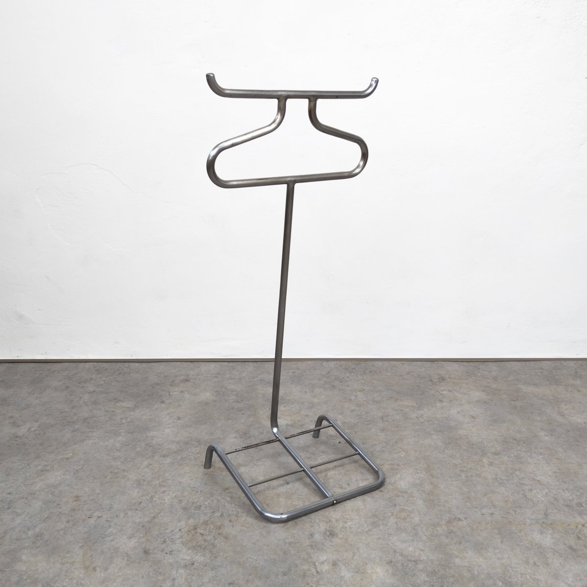 Tubular Steel Coat Rack / Valet V17 by Robert Slezák, 1930s for sale at ...