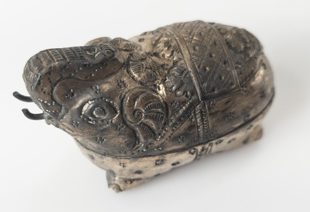 South East Asian Silver Elephant Form Betel Nut Box for sale at Pamono