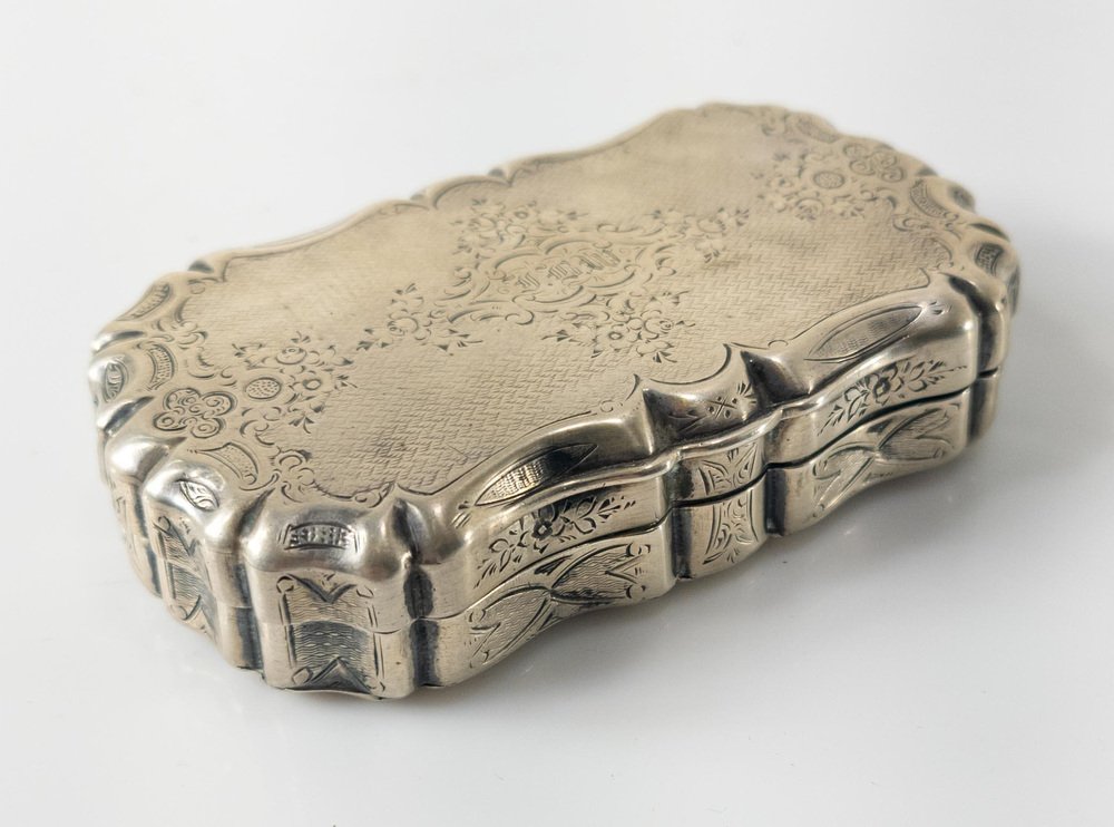 19th Century French .800 Silver Snuff Box by Guichard for sale at Pamono
