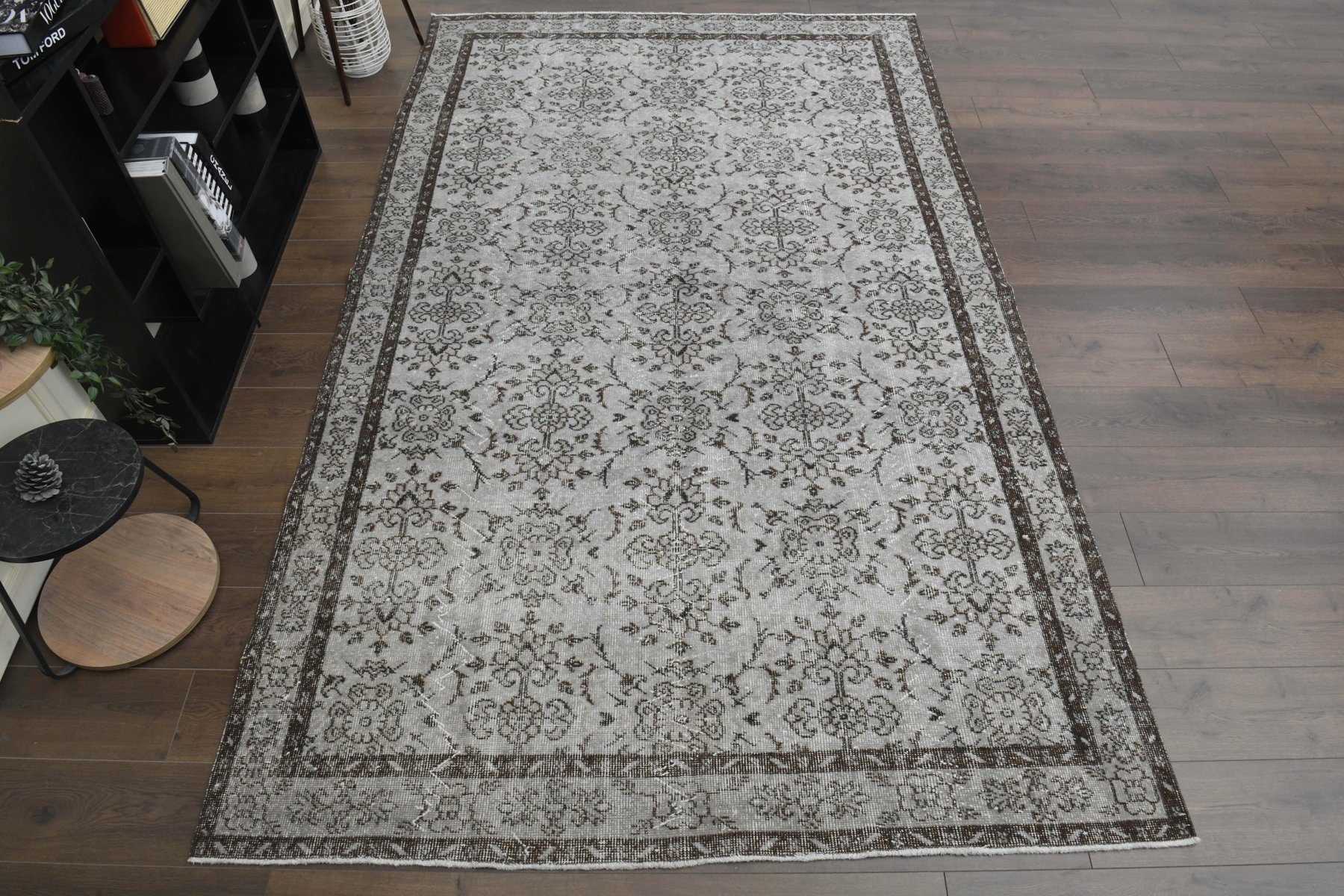 Vintage Turkish Gray Brown Wool Decor Rug, 1960s for sale at Pamono