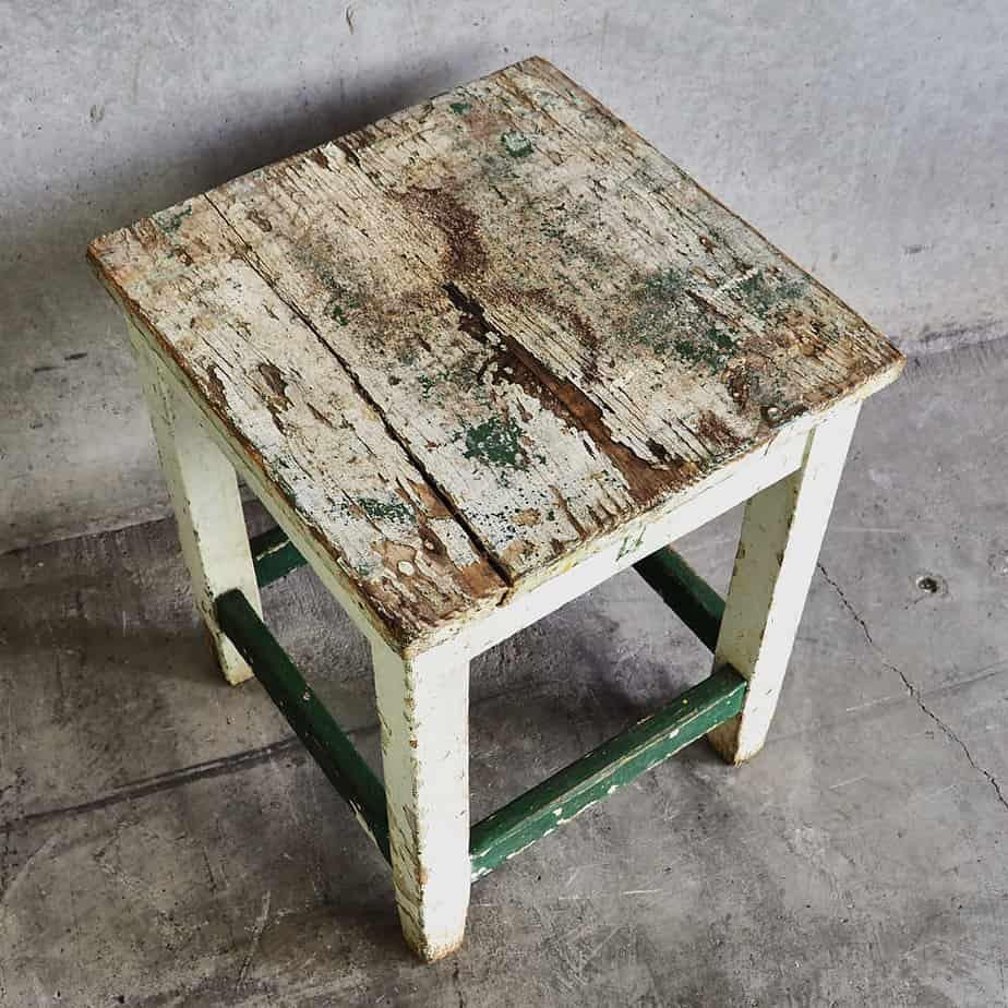 Nachttisch aus Holz in Grün & Weiß, 1920er bei Pamono kaufen