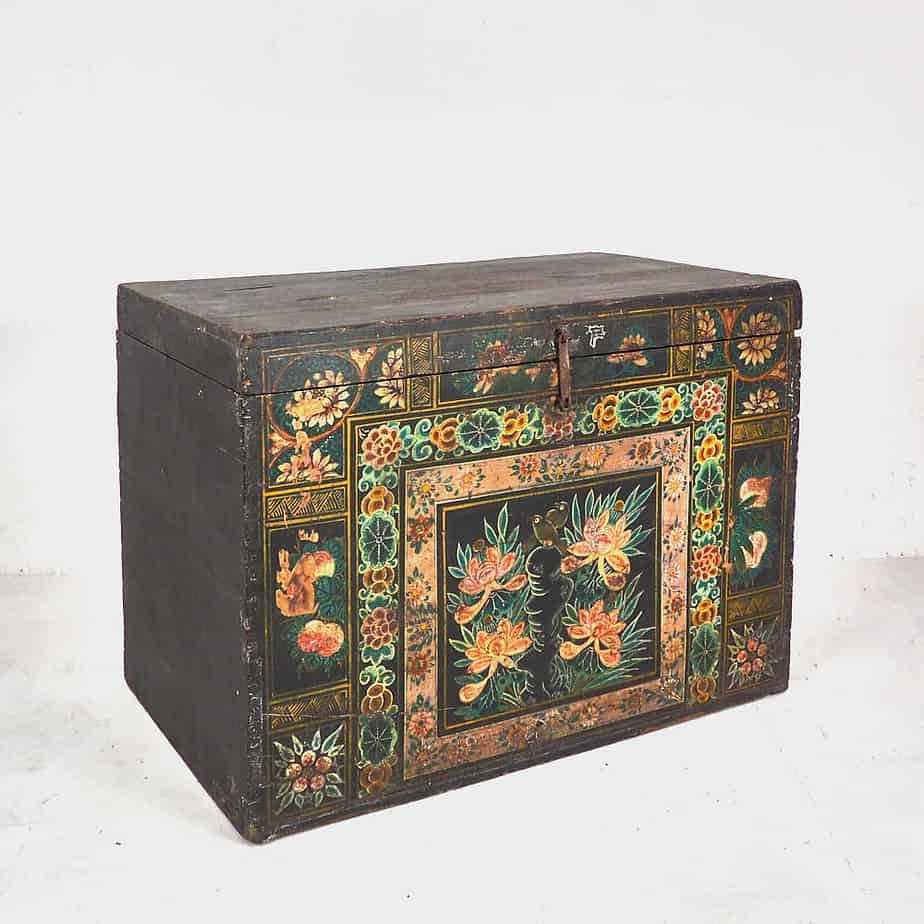 Antique Trunk with a Illustrated Magpies, China, 1900s for sale at Pamono